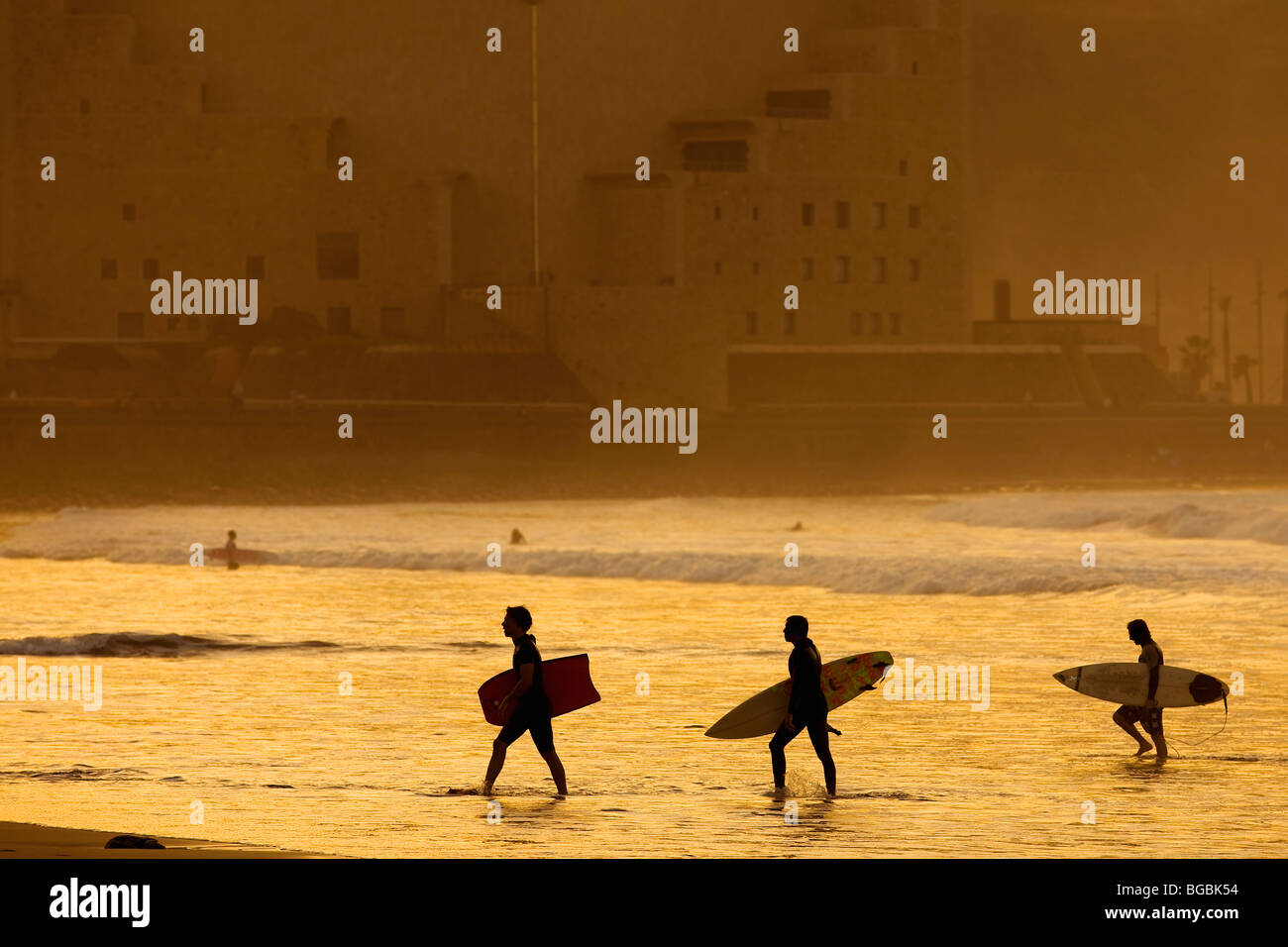 Three surfers hi-res stock photography and images - Alamy