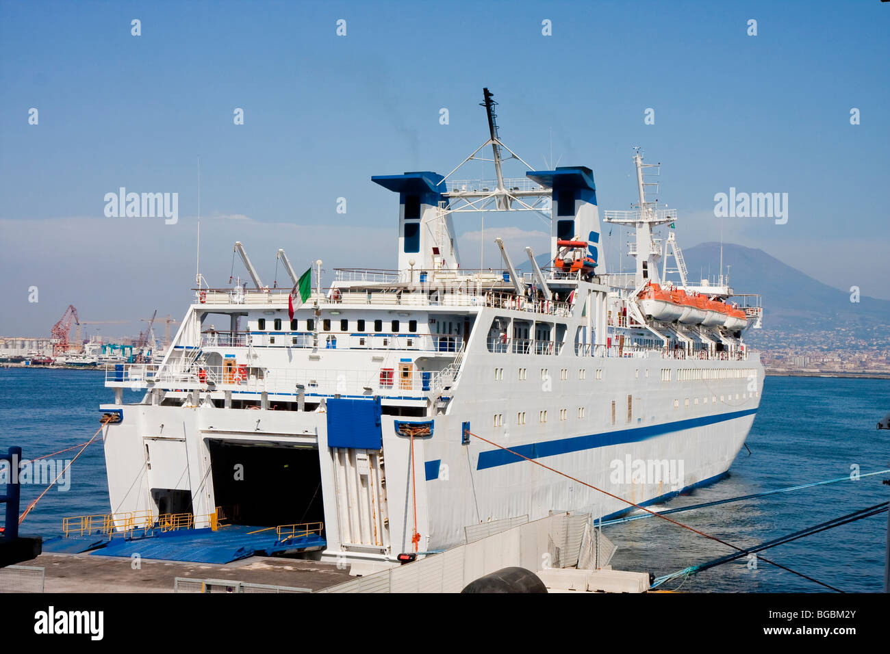 Open ferry boat door hi-res stock photography and images - Alamy