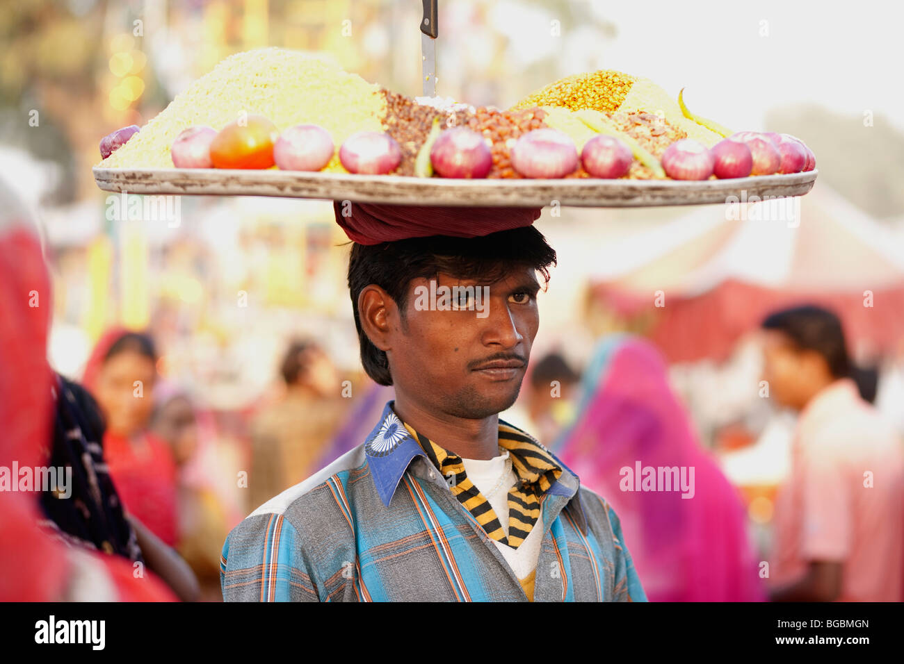 Crowd of villagers hi-res stock photography and images - Alamy