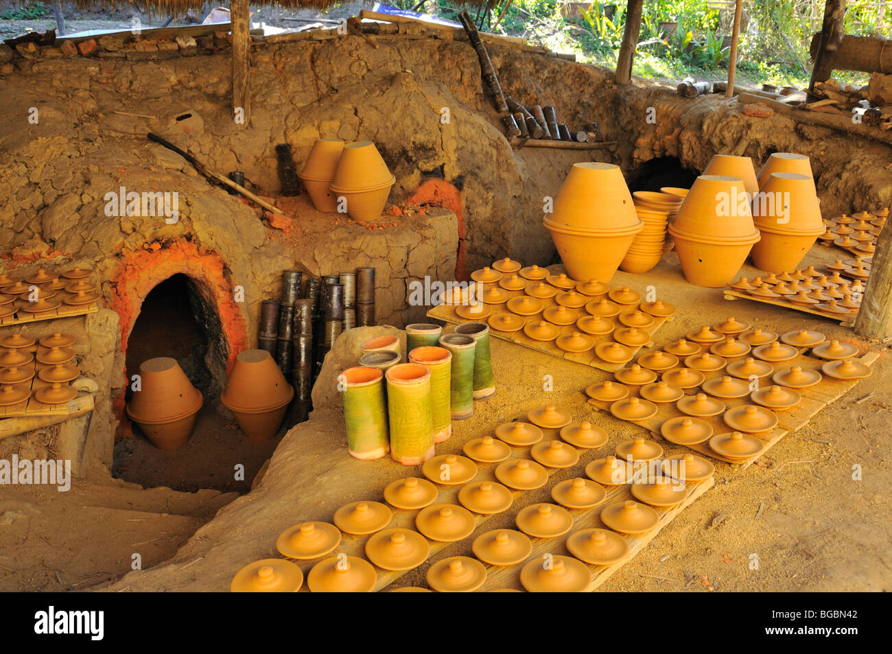 Myanmar pottery hi-res stock photography and images - Alamy