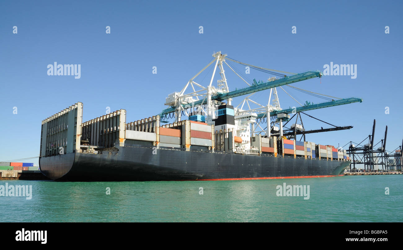 Us container terminal hi-res stock photography and images - Alamy