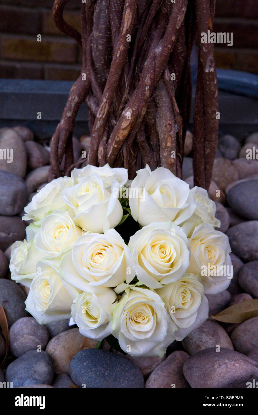 White Wedding Roses Bouquet Stock Photo - Alamy