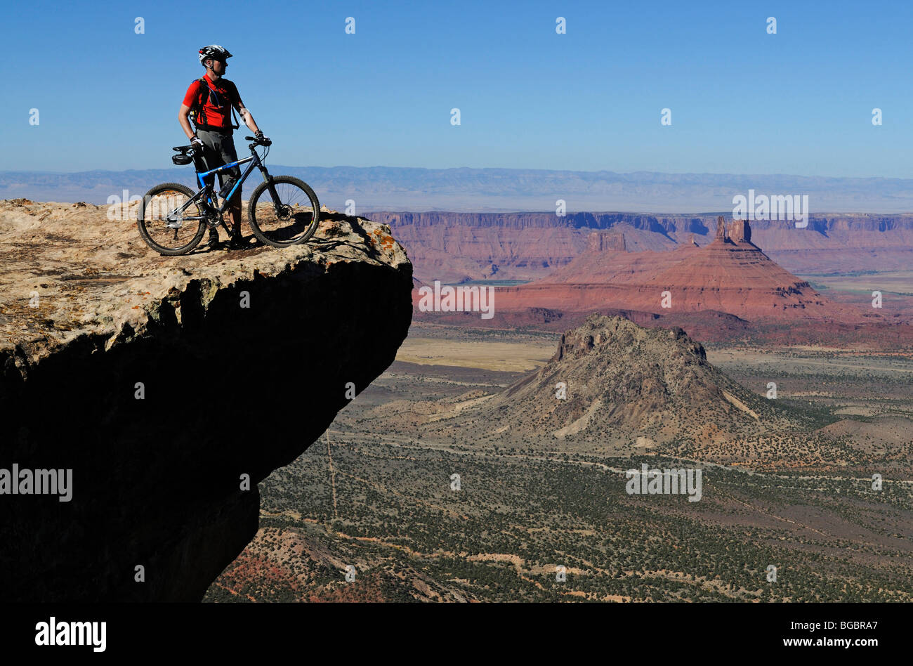 Mountain biker, Porcupine Rim Trail, Castle Valley, Moab, Utah, USA ...