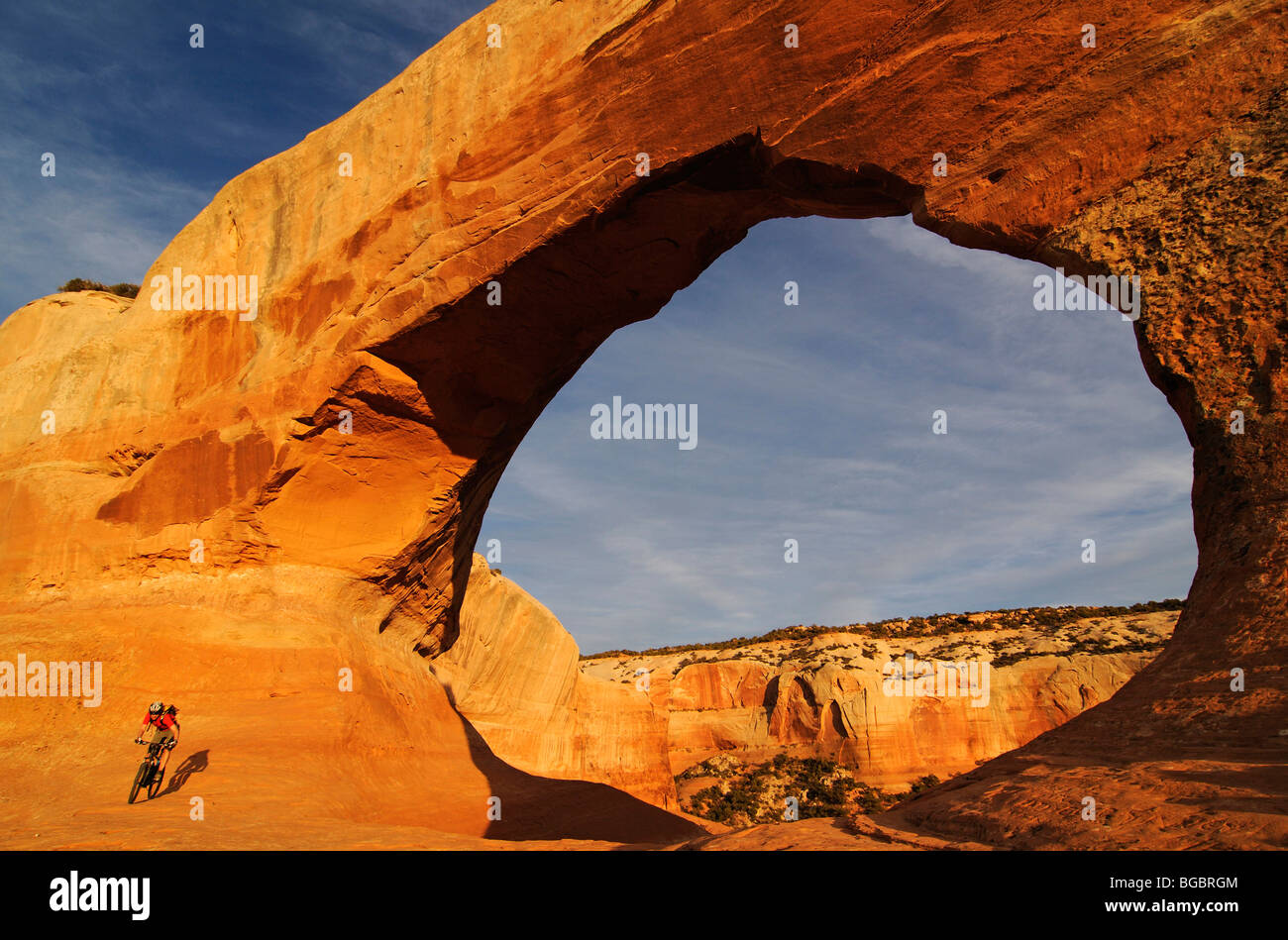 Mountain biker, Wilson Arch, Moab, Utah, USA Stock Photo - Alamy