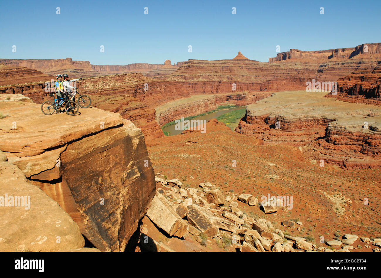 Mountain bikers, Colordado River, White Rim Trail, Moab, Utah, USA ...