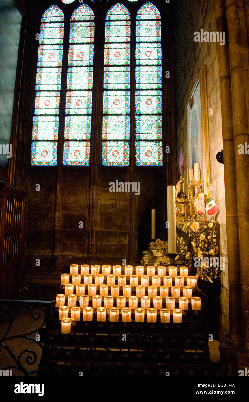 Inside notre dame cathedral hi-res stock photography and images - Alamy