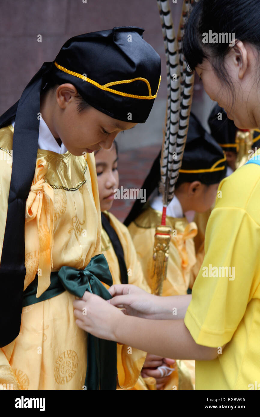 Confucius student hi-res stock photography and images - Alamy