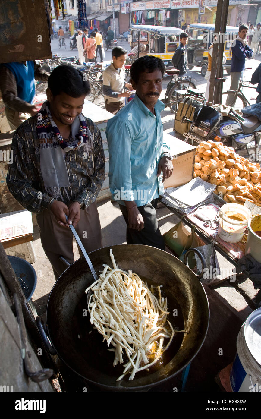 Indian man cooking street food hi-res stock photography and images - Alamy