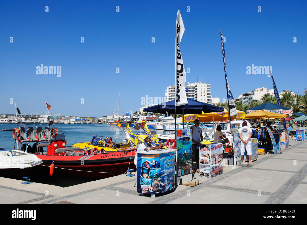 Ausflugsboot am pier hi-res stock photography and images - Alamy