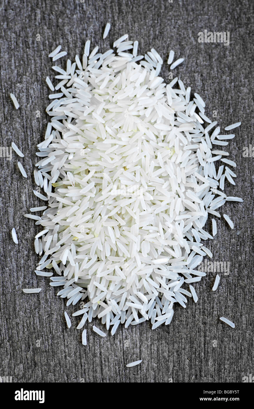 Pile of raw long grain white rice grains Stock Photo - Alamy