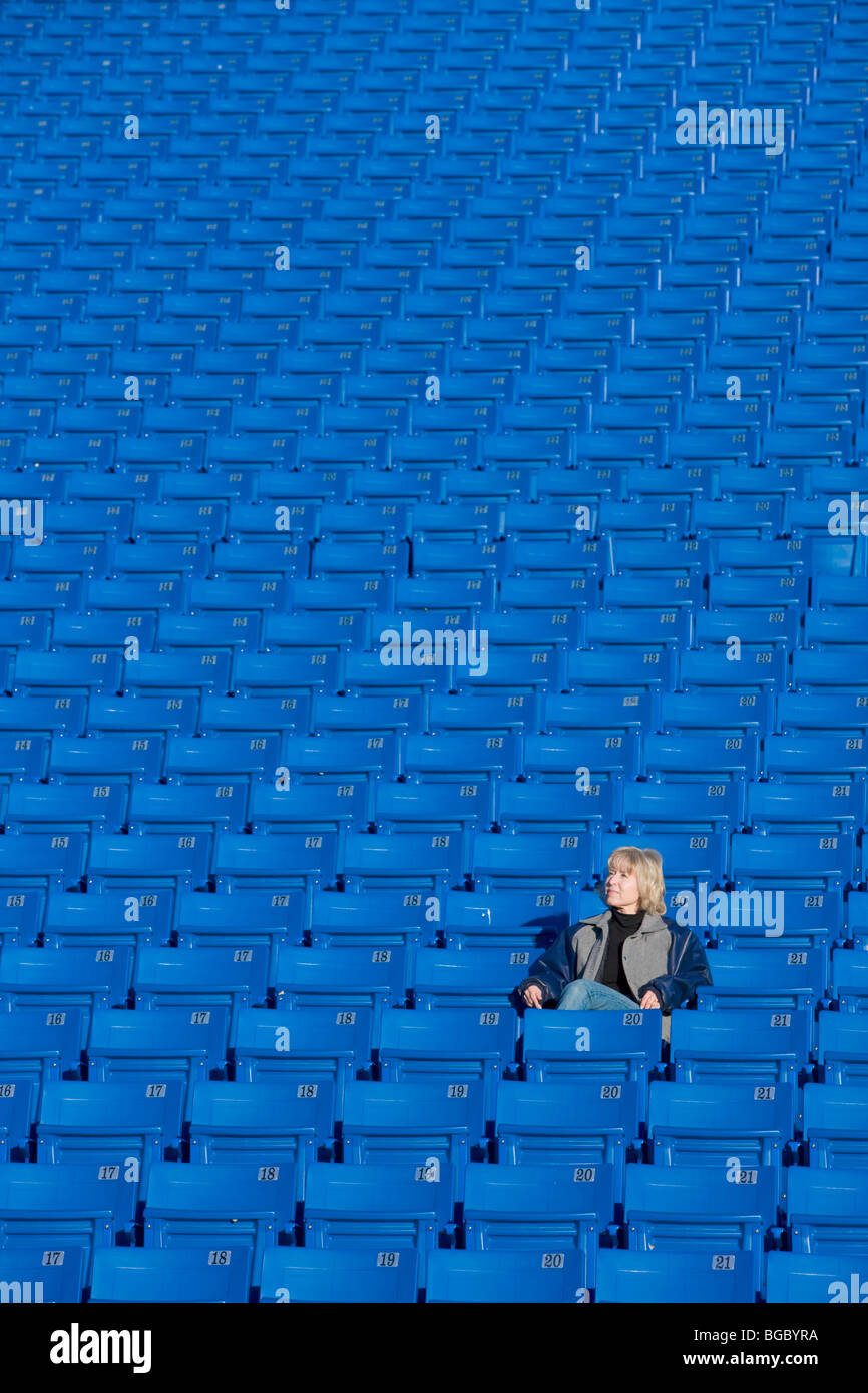 People sitting in stadium seats hi-res stock photography and images - Alamy