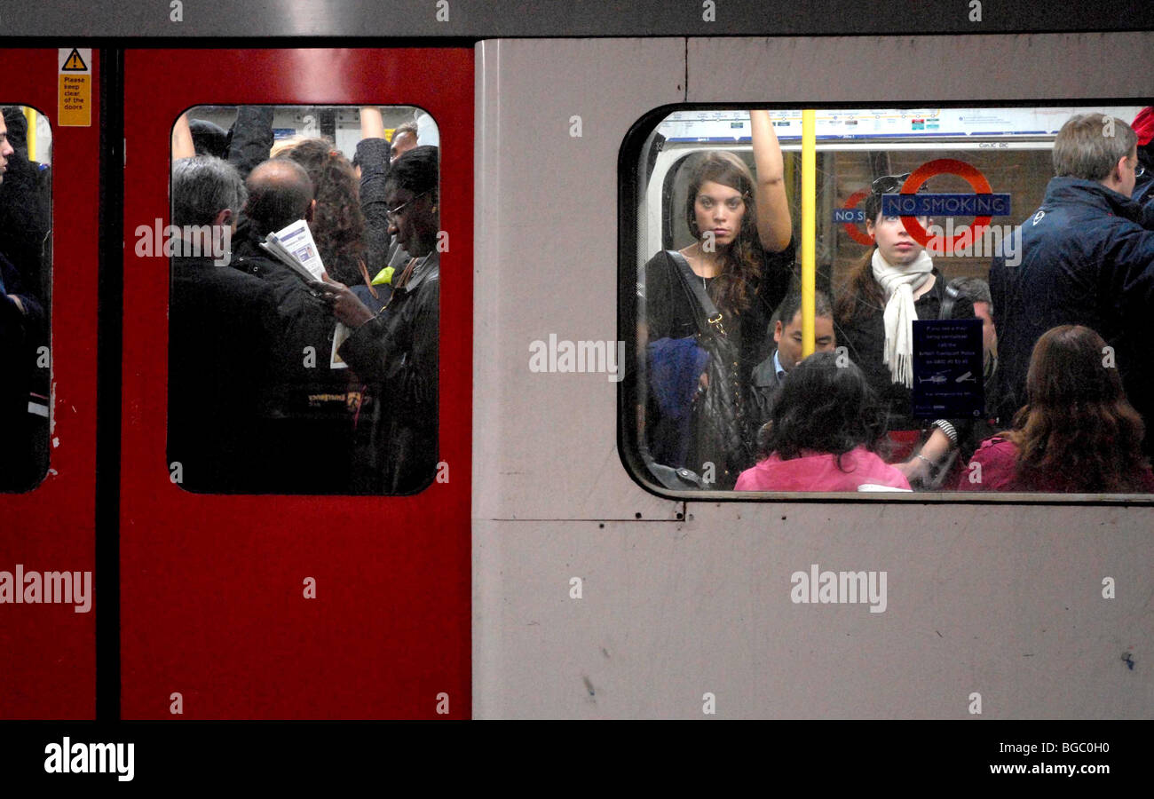 Crowded packed london underground tube hi-res stock photography and ...