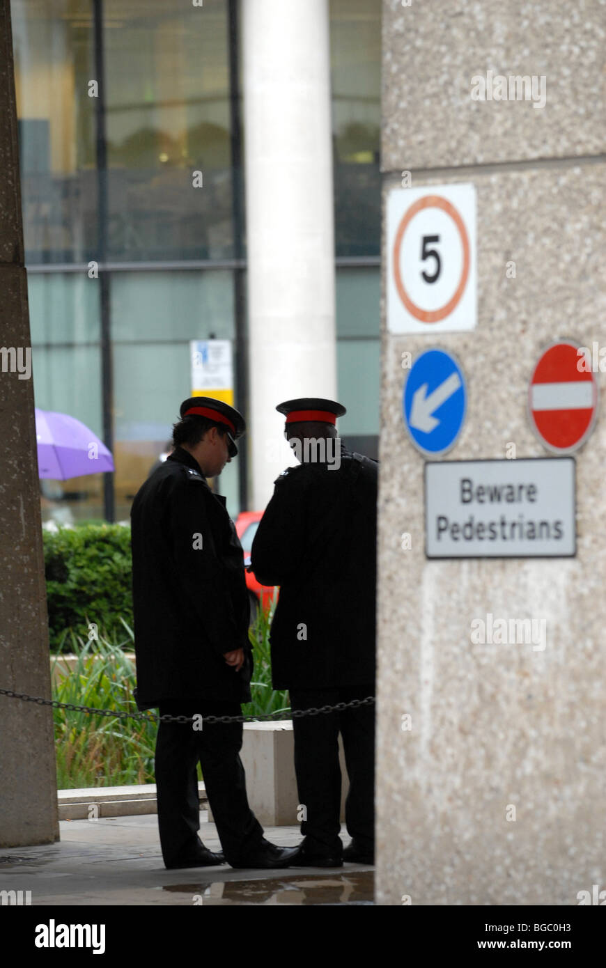 London Security Guards Stock Photo - Alamy