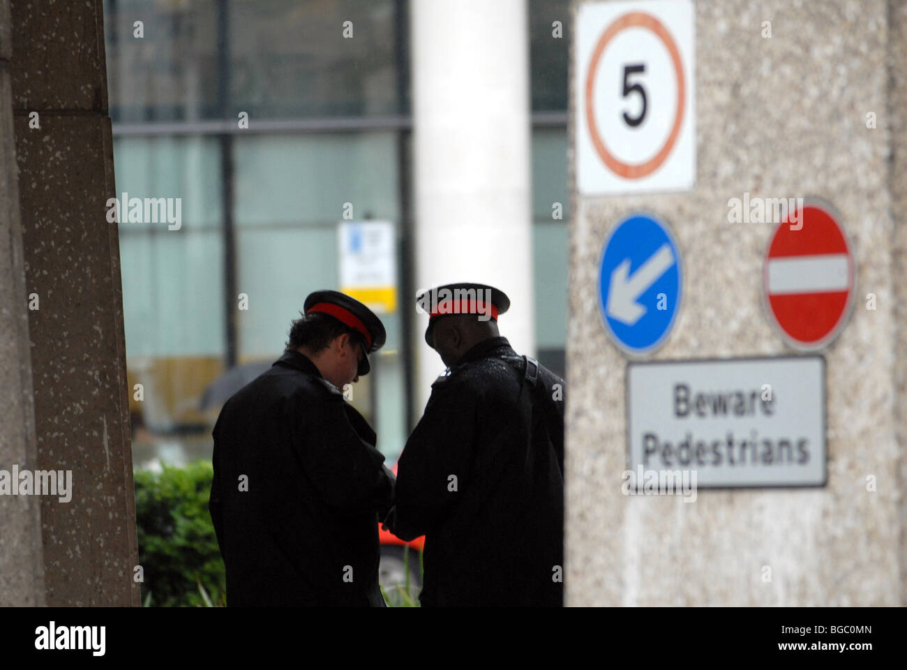 London Security Guards Stock Photo - Alamy