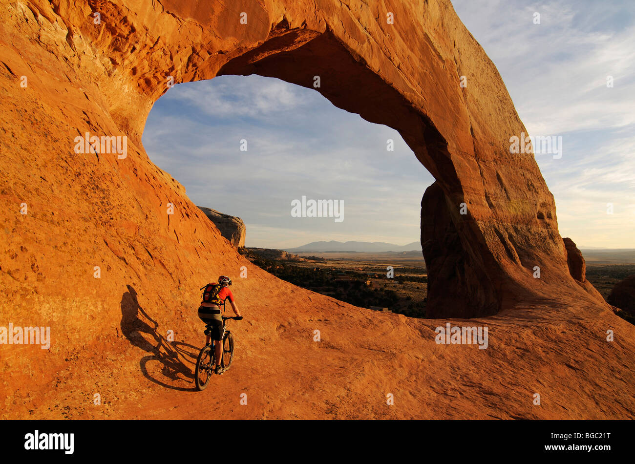 Mountain biker, Wilson Arch, Moab, Utah, USA Stock Photo - Alamy