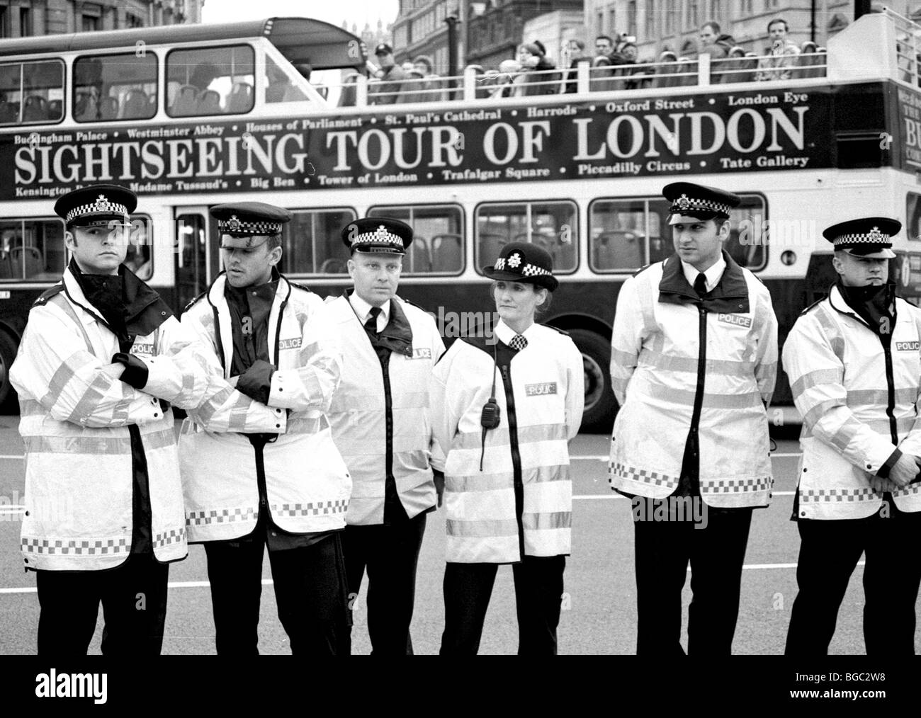 Police at trafalgar Square Stock Photo - Alamy