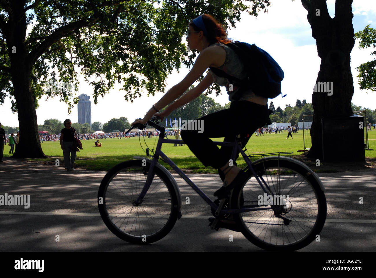 Silhouette de cycle hi-res stock photography and images - Alamy
