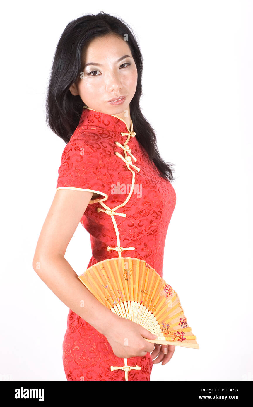 Asian beauty posing chinese fan hi-res stock photography and images - Alamy