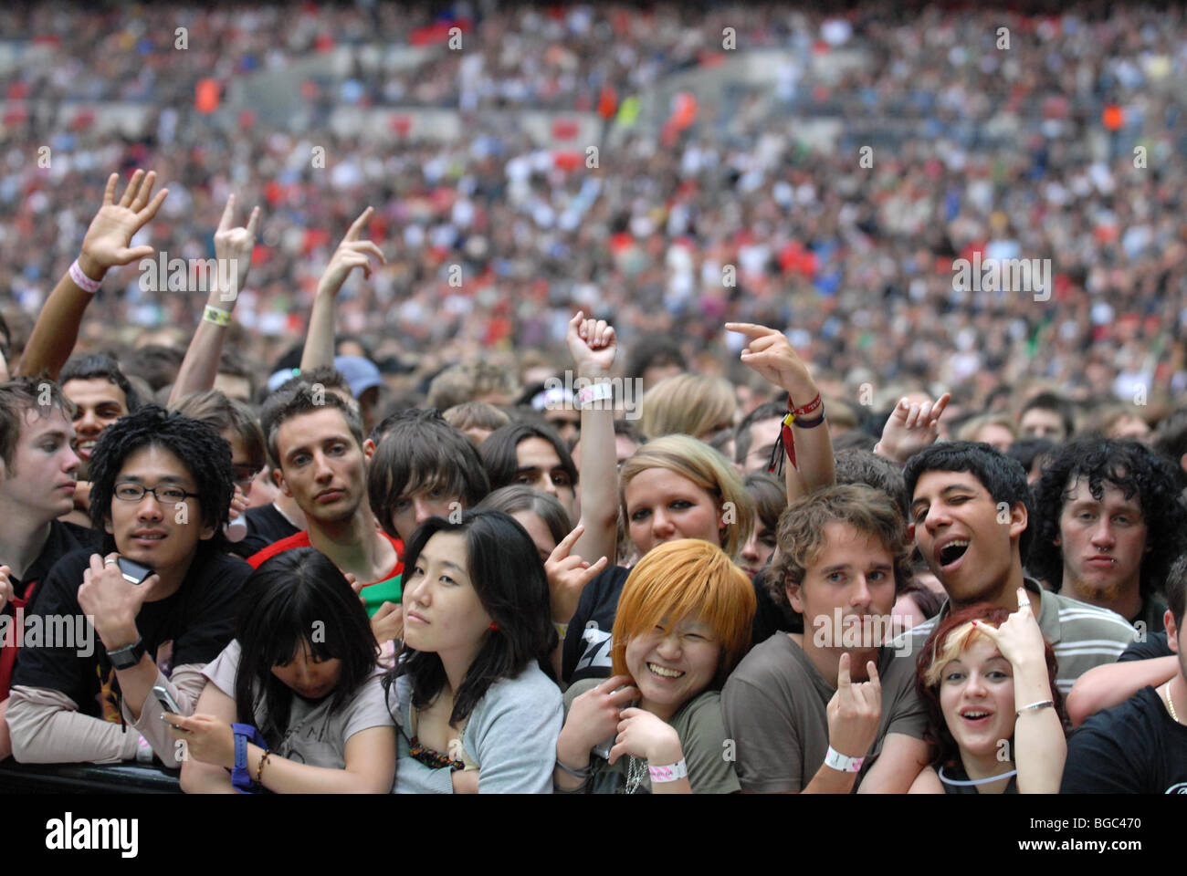 Wembley concert crowd hi-res stock photography and images - Alamy