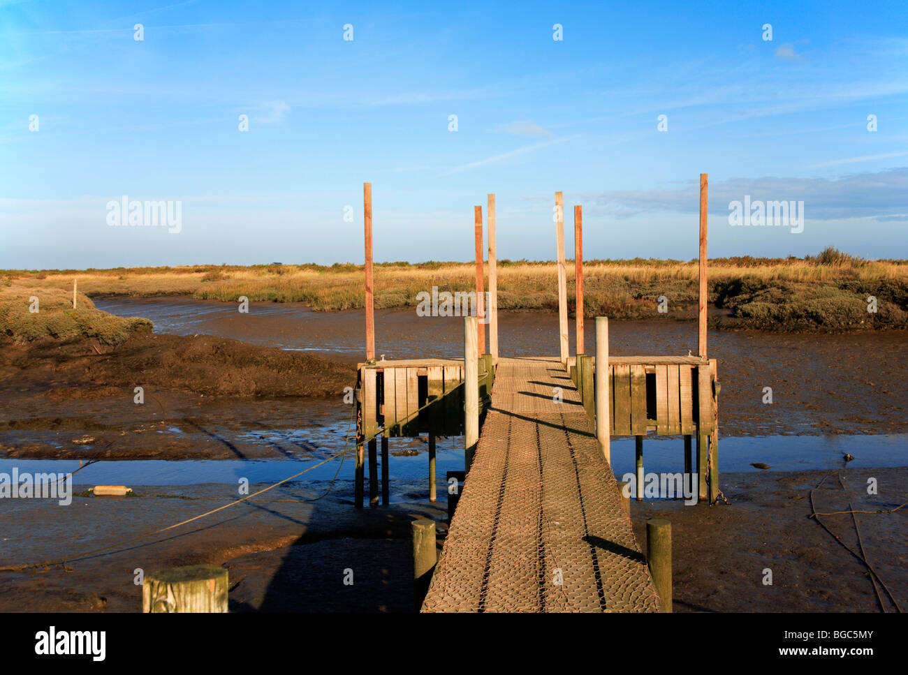 Small jetty for boarding boats at high tide in Morston Creek, Norfolk ...