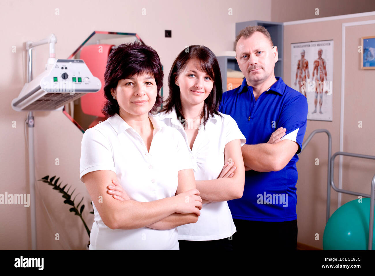 Physiotherapy practice team Stock Photo - Alamy