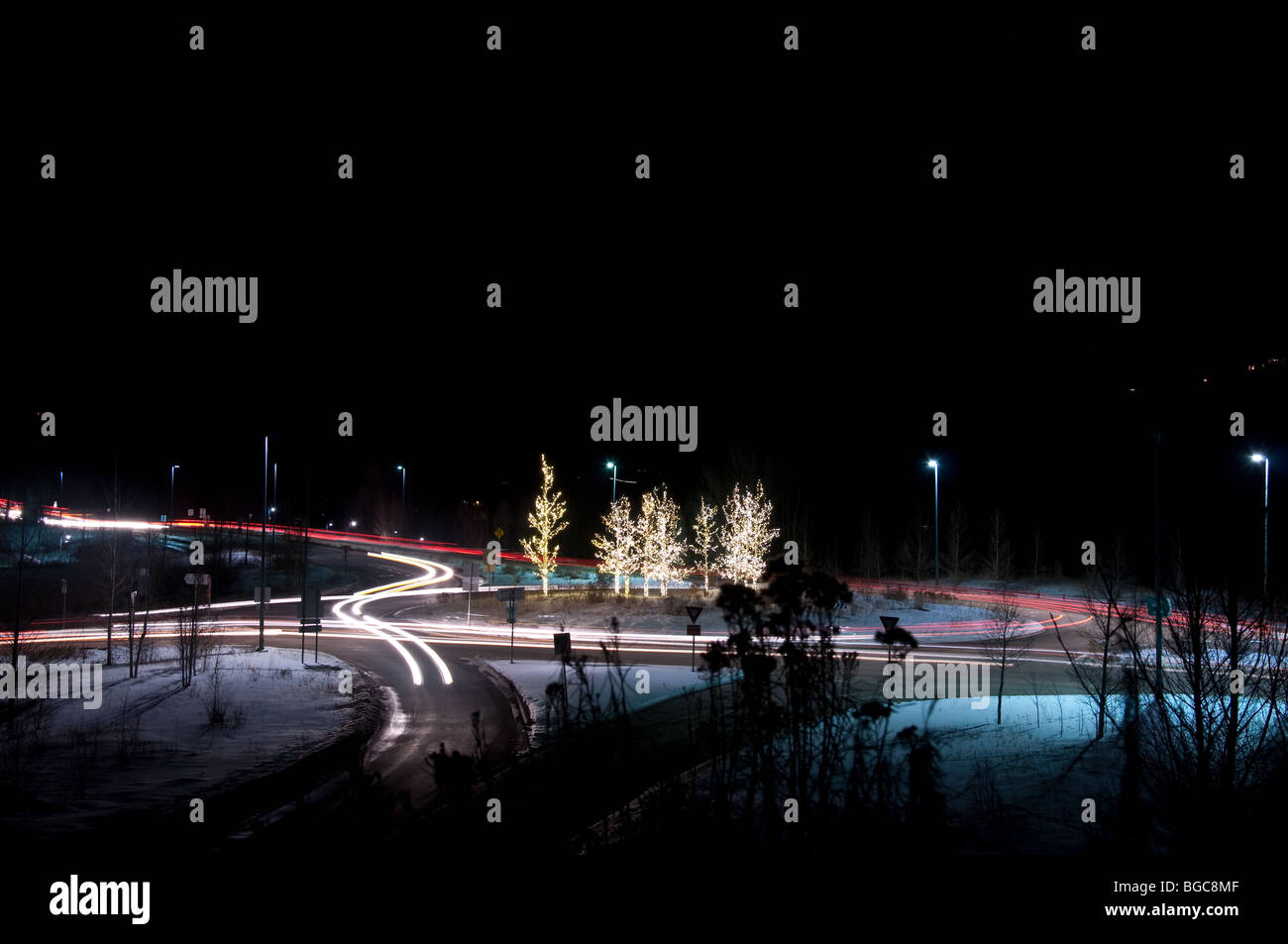 traffic moving around a roundabout at night near Aspen Colorado Stock ...