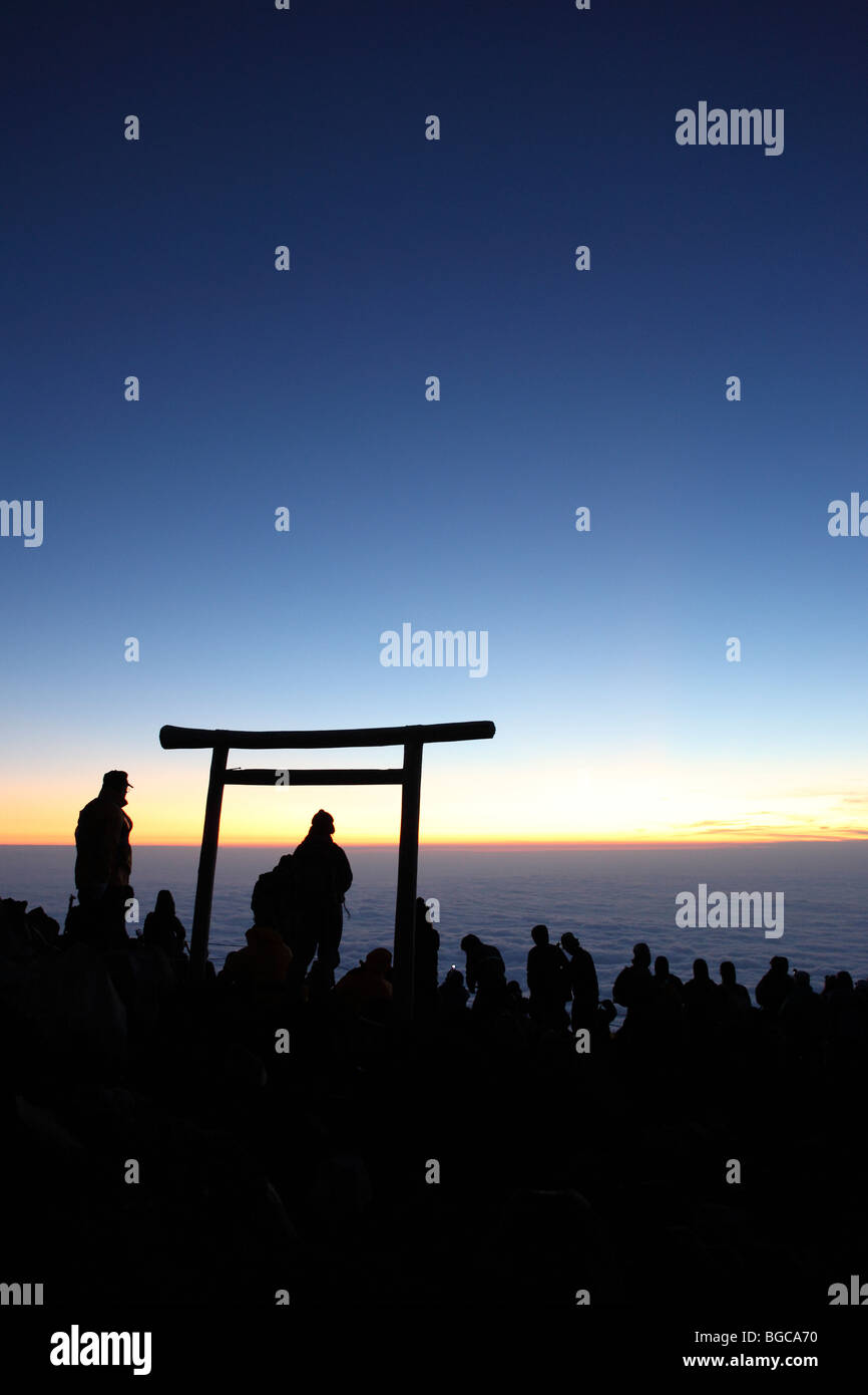 People trekking mount fuji hi-res stock photography and images - Alamy