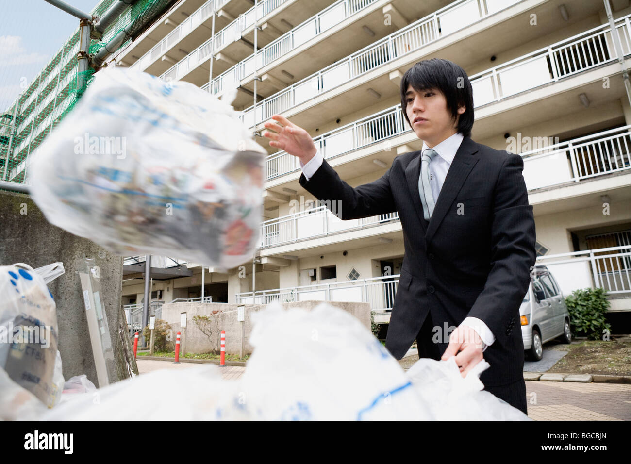 A man throwing garbage hi-res stock photography and images - Alamy