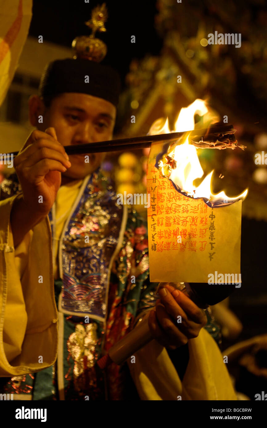 man burning a paper in a taiwanese temple Stock Photo - Alamy