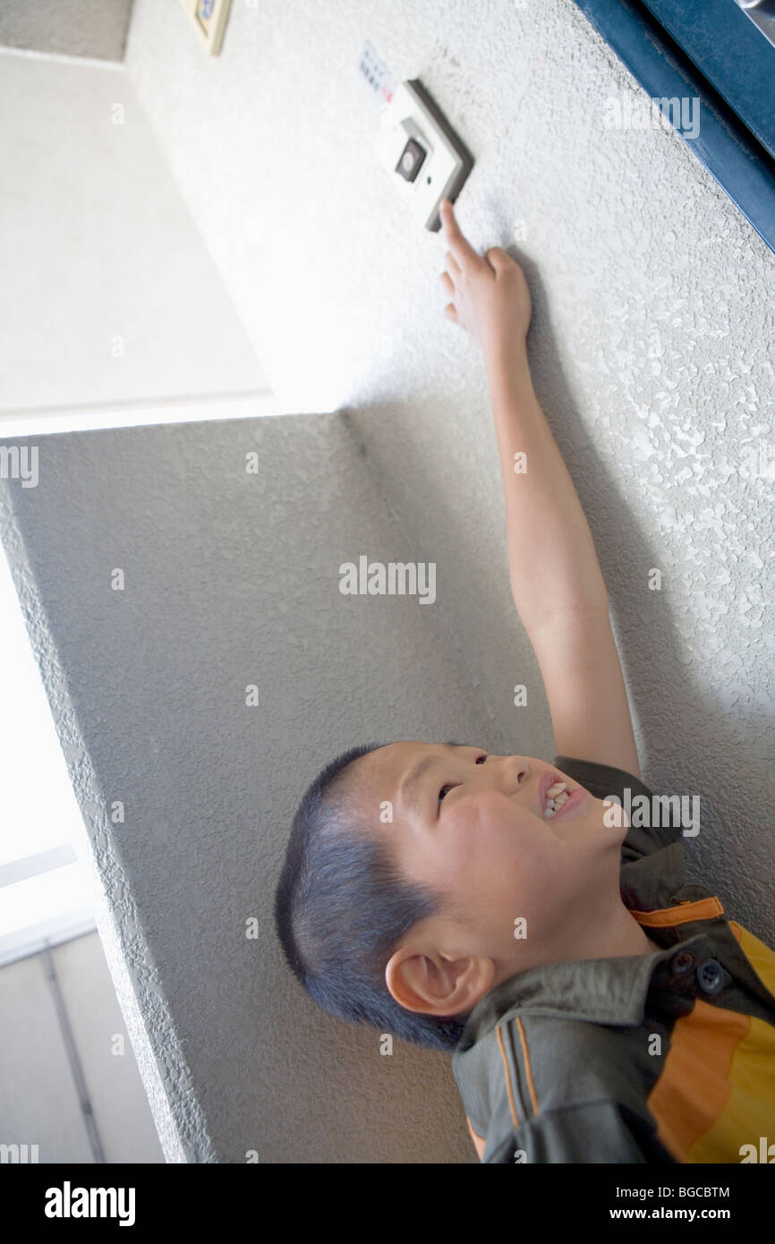 Doorbell ringing hi-res stock photography and images - Alamy