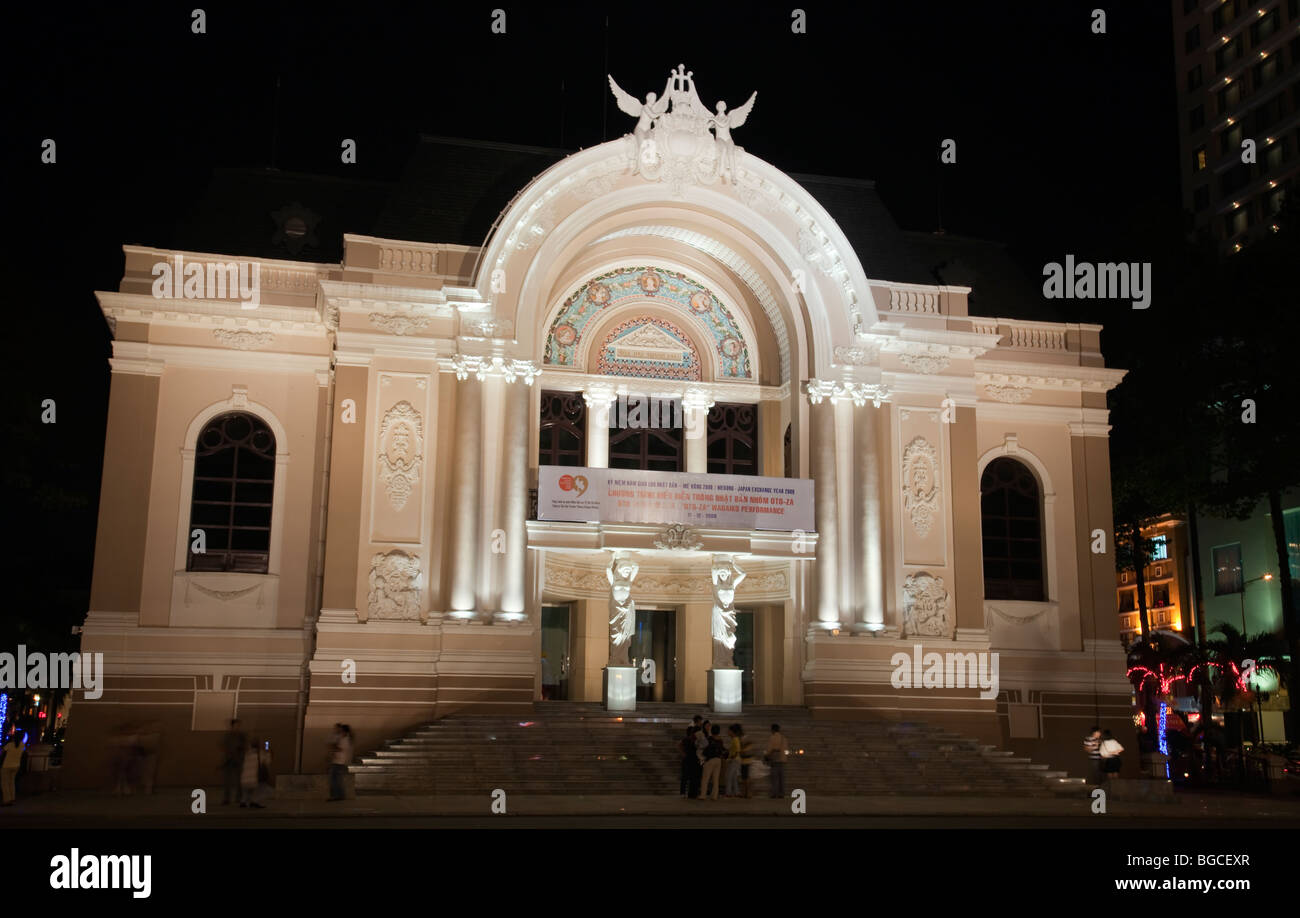 Opera house exterior hi-res stock photography and images - Alamy