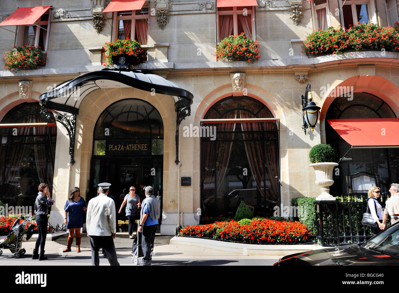 5 star hotel doorman hi-res stock photography and images - Alamy