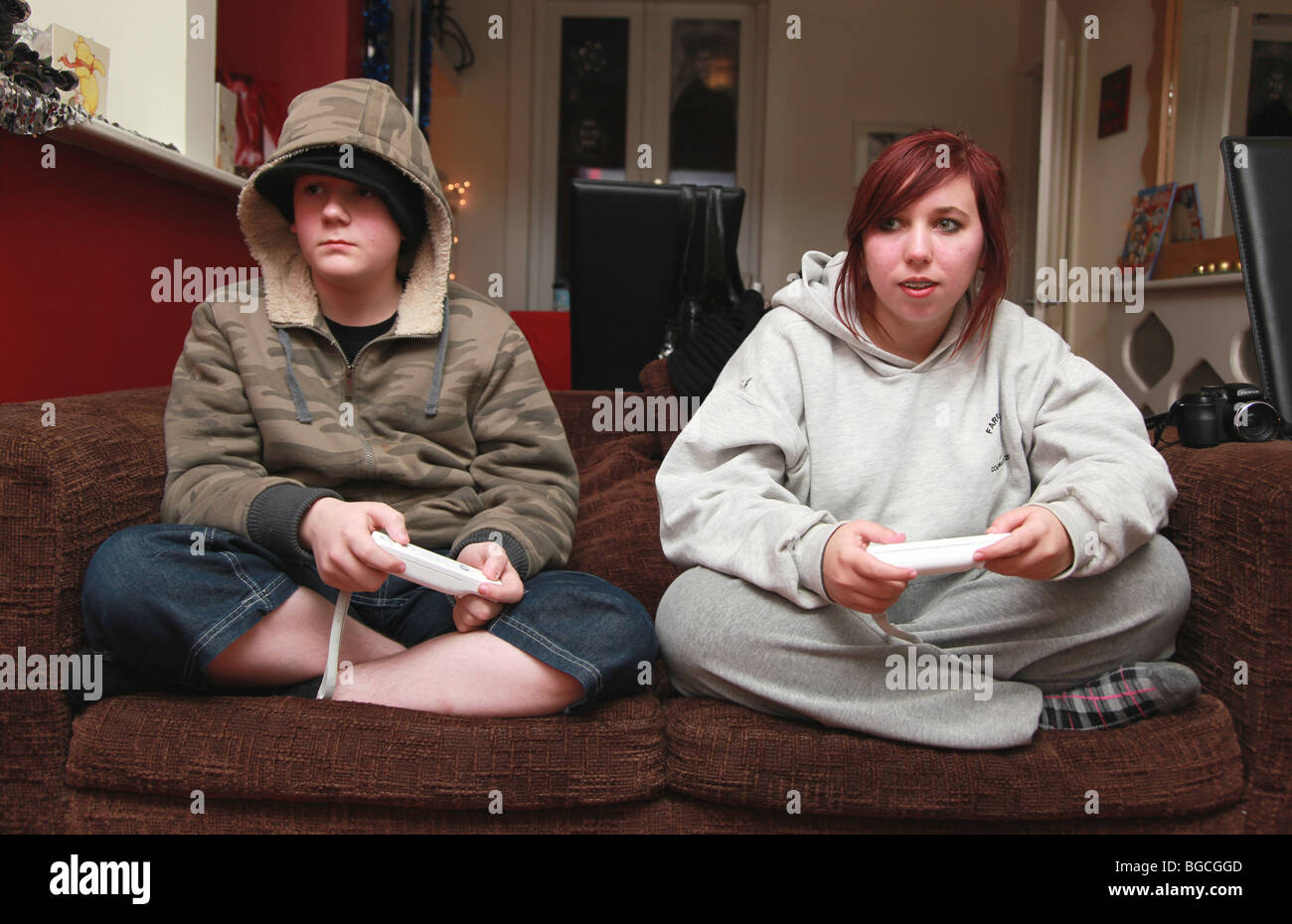Kids playing on the Wii Stock Photo - Alamy