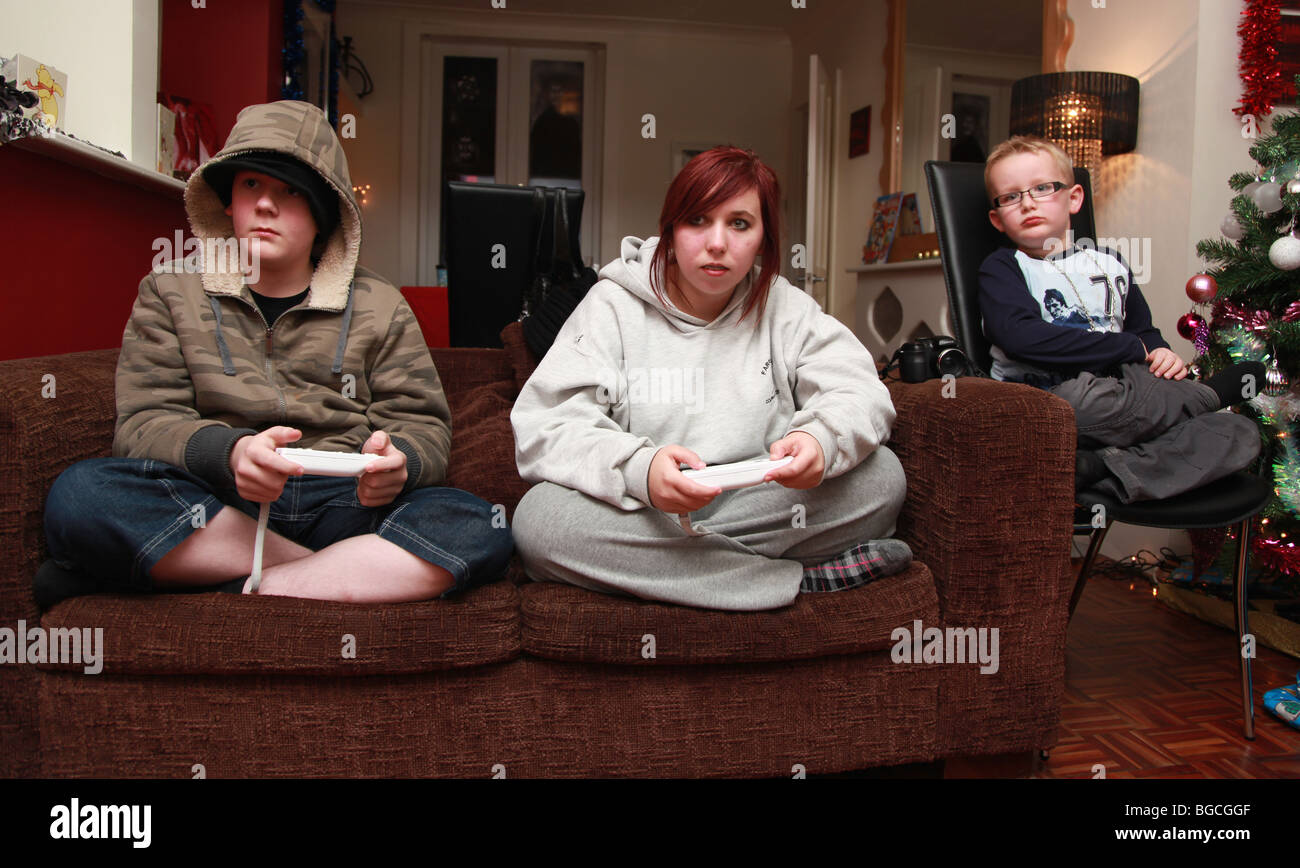 Kids playing on the Wii Stock Photo - Alamy