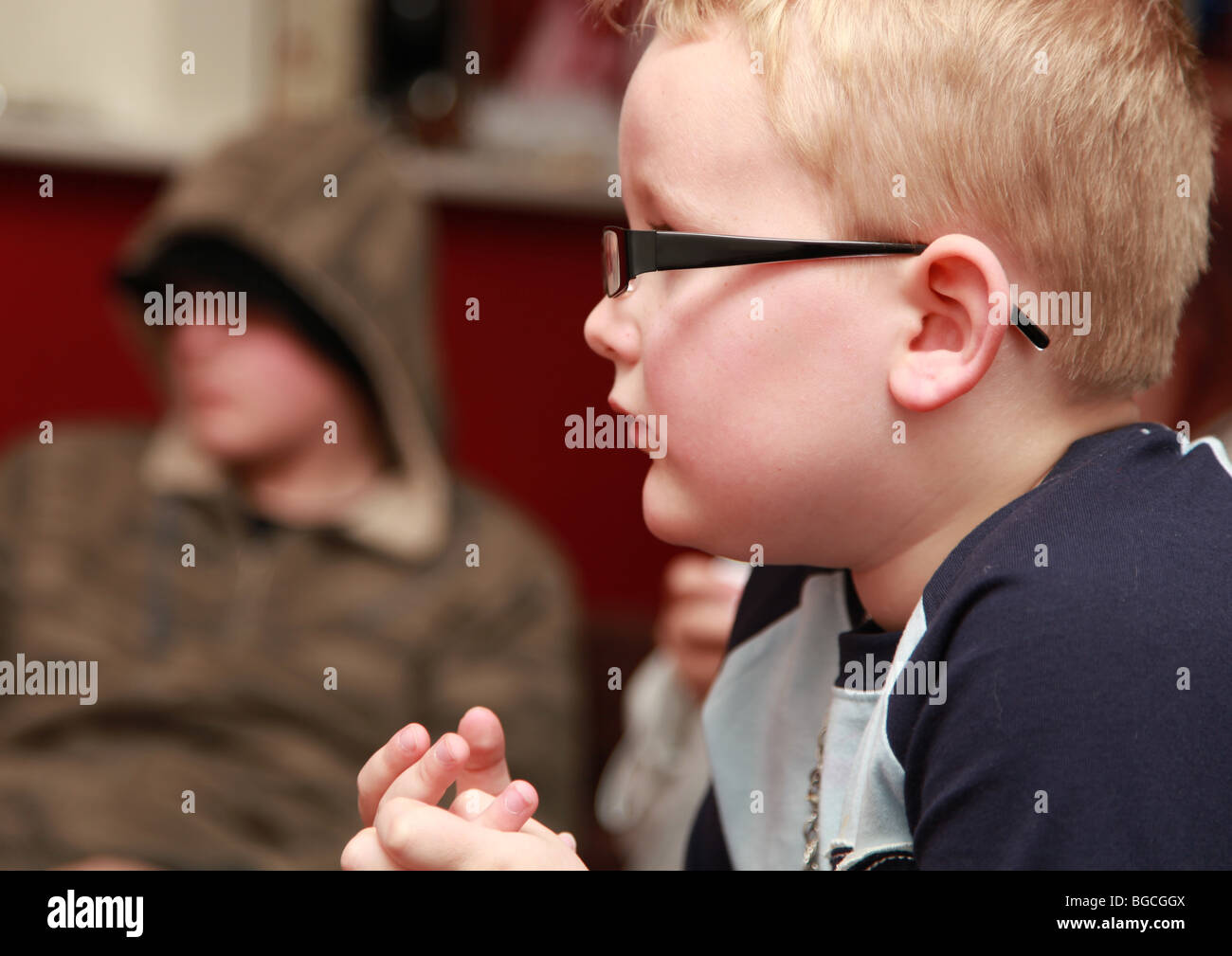 Kids playing on the Wii Stock Photo - Alamy