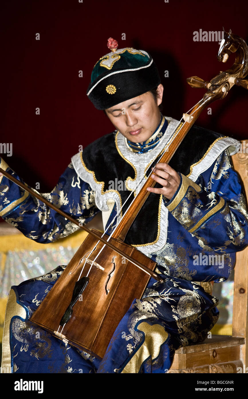 Horse head fiddle hi-res stock photography and images - Alamy