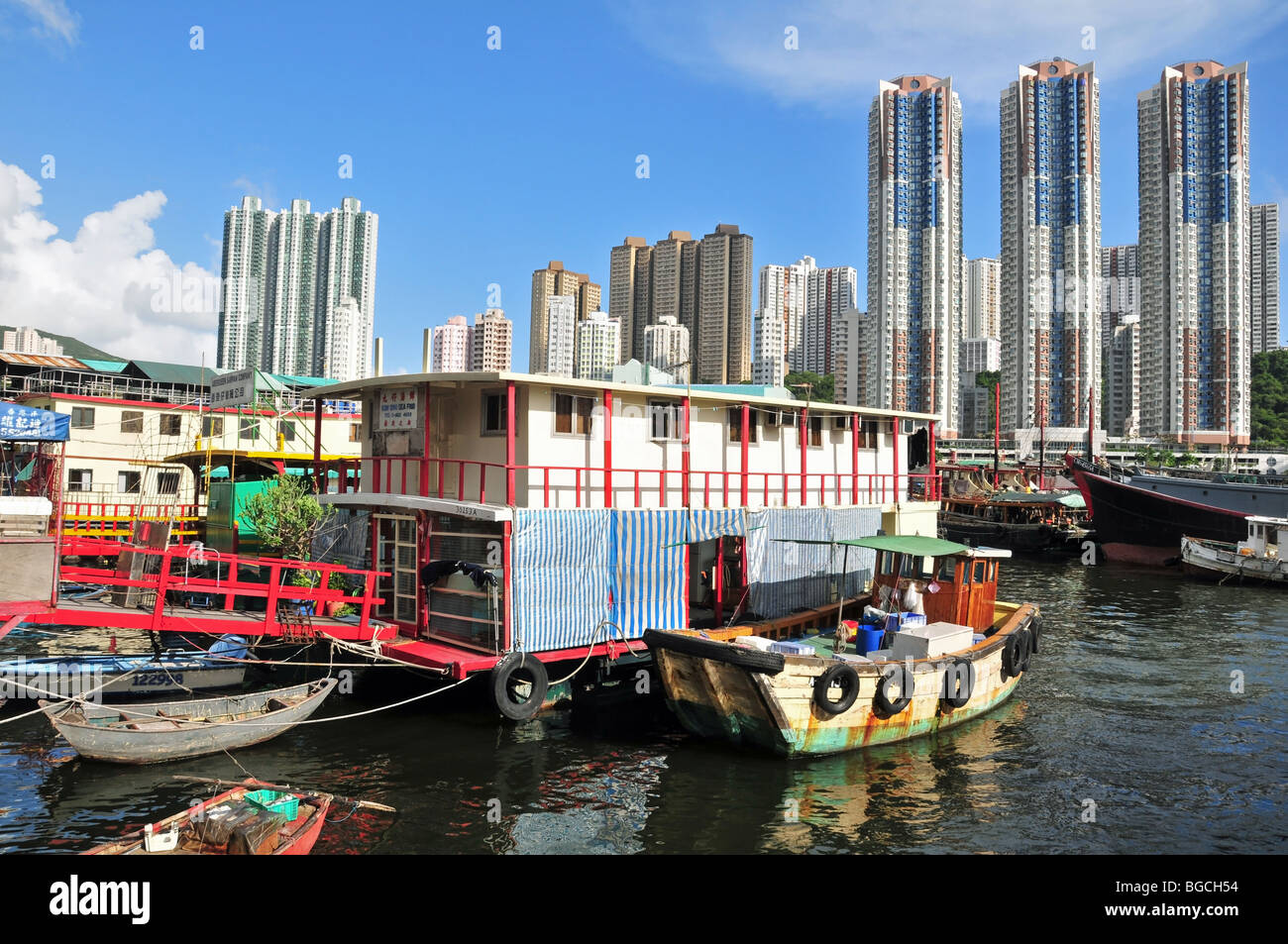 Kow Chai floating seafood restaurant, Aberdeen Promenade, Aberdeen ...