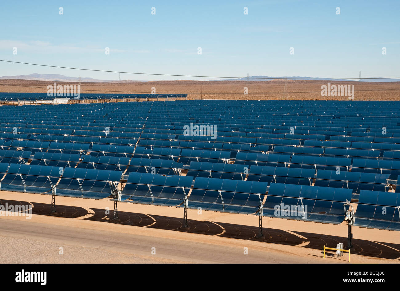 Parabolic trough power plant hi-res stock photography and images - Alamy
