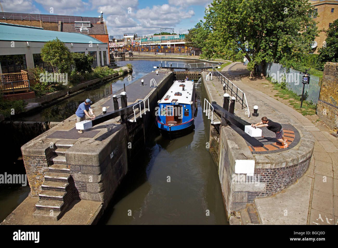 Barge in Camden Lock, Regents Canal, London, England Stock Photo - Alamy