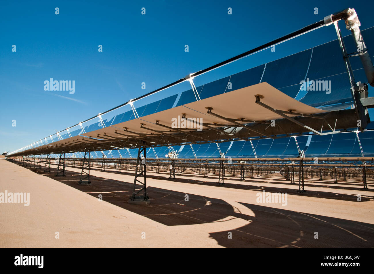 Parabolic trough power plant hi-res stock photography and images - Alamy
