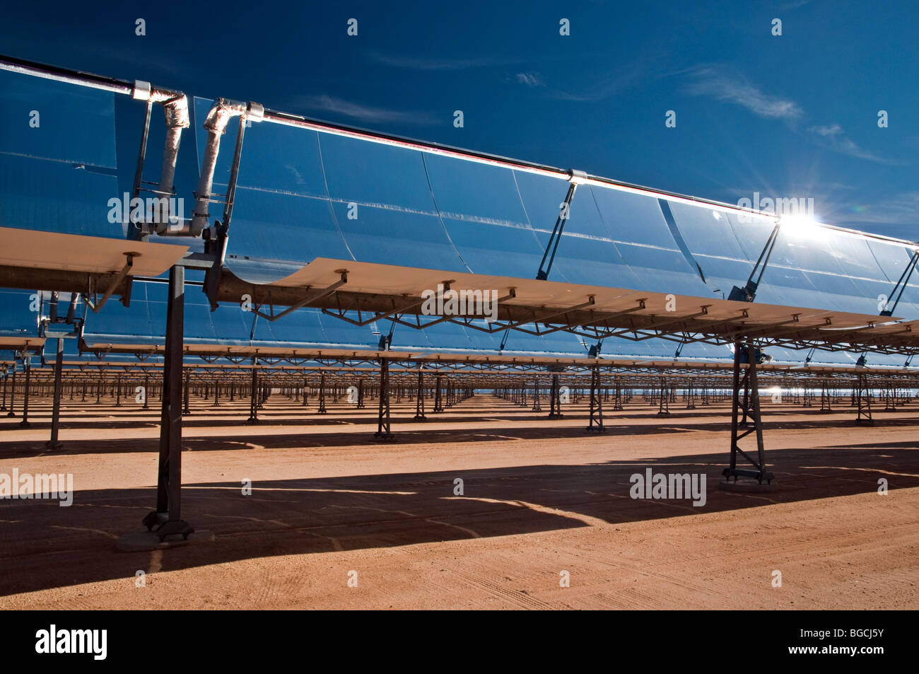 Parabolic trough power plant hi-res stock photography and images - Alamy