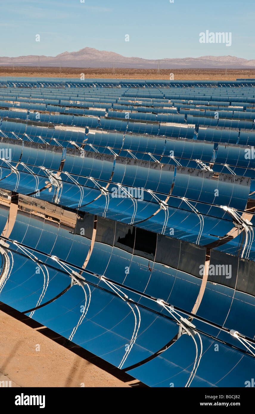 Parabolic trough power plant hi-res stock photography and images - Alamy
