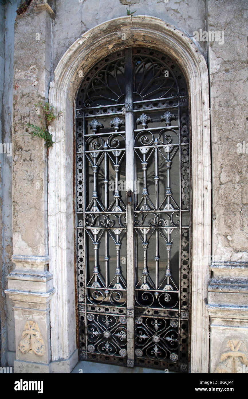 Crypt doors hi-res stock photography and images - Alamy