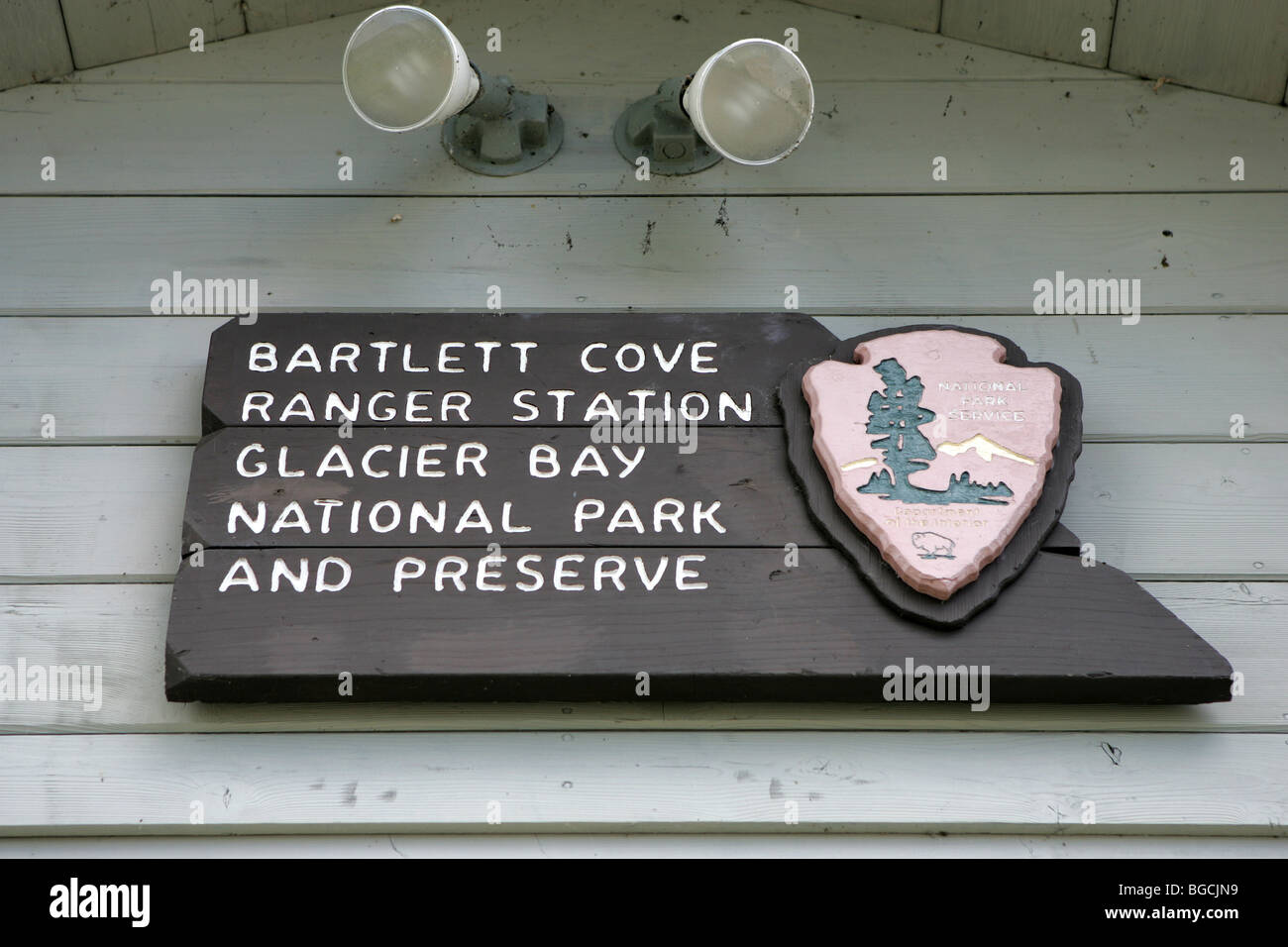 Bartlett Cove Ranger Station, Kayak tour in the Glacier Bay National ...