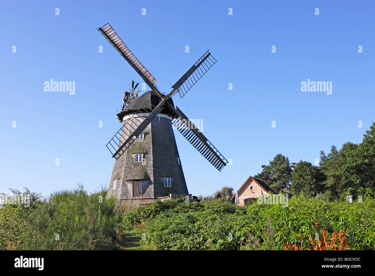 House smock hi-res stock photography and images - Alamy