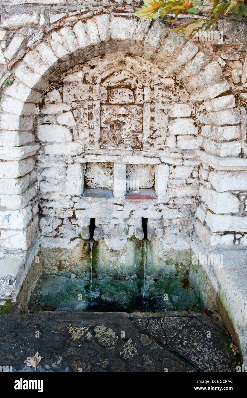 Greek water fountain with bright drinking water Stock Photo - Alamy