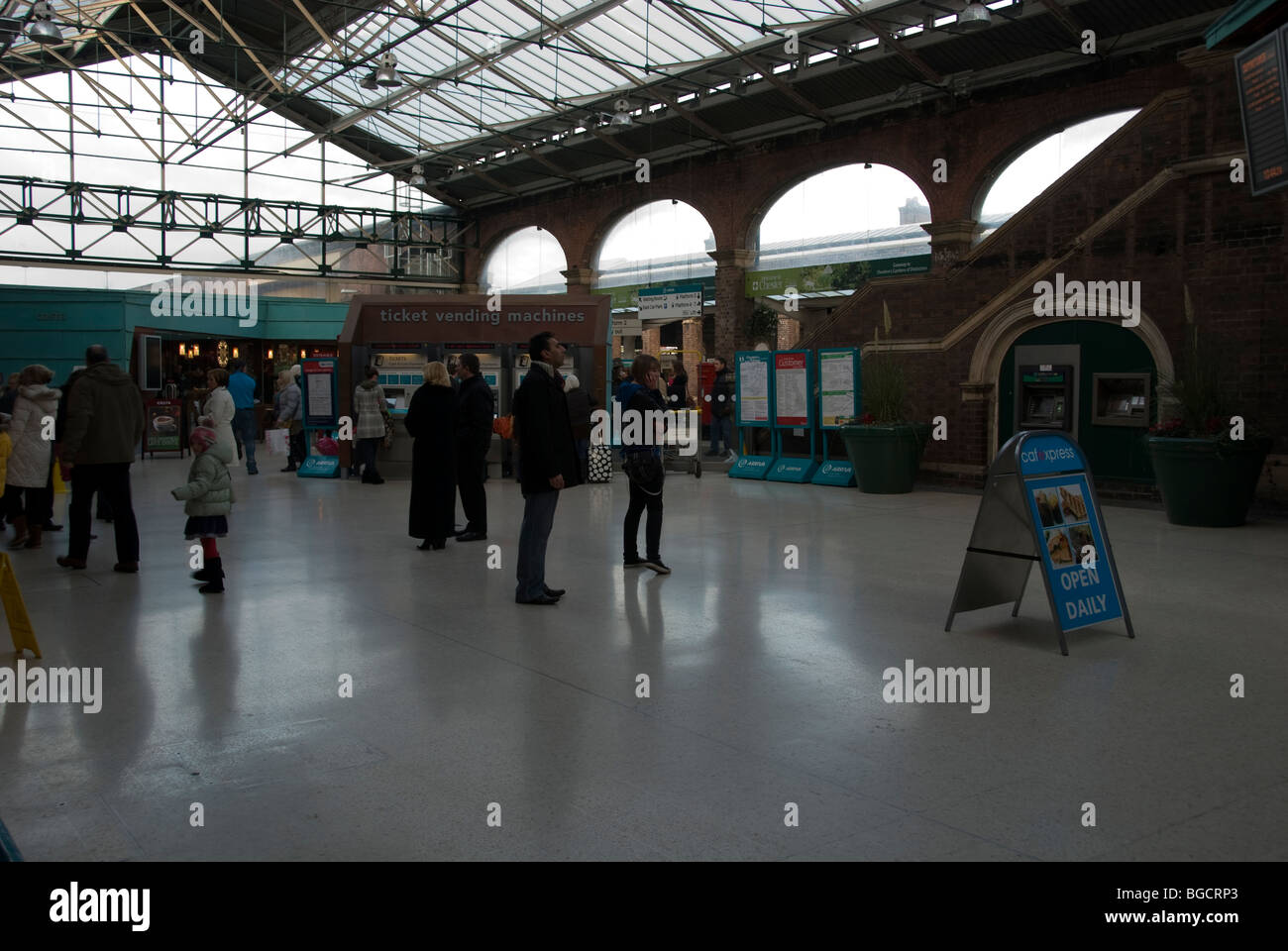 Chester railway station hi-res stock photography and images - Alamy