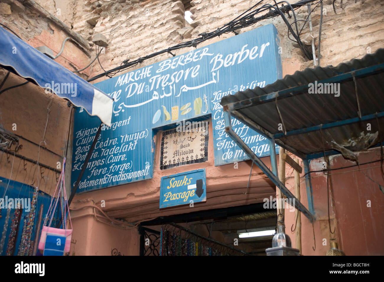 The souks of central Marrakech Stock Photo - Alamy