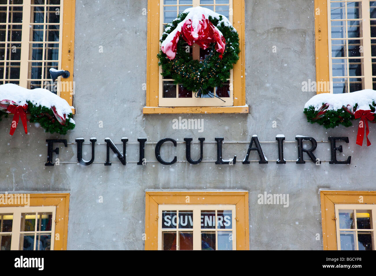 Old quebec city funiculaire hi-res stock photography and images - Alamy