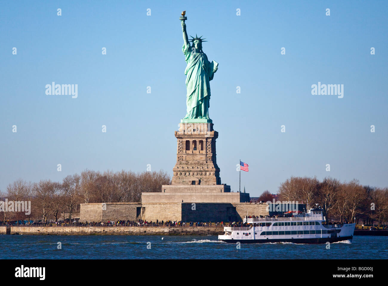 Statue of Liberty and Ferry Stock Photo - Alamy